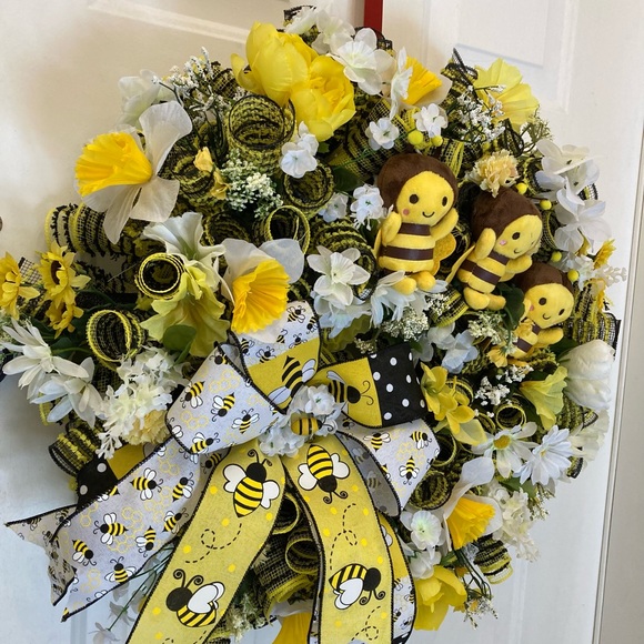 Other | Spring Bee Wreath About 2 Inches Wide | Poshmark